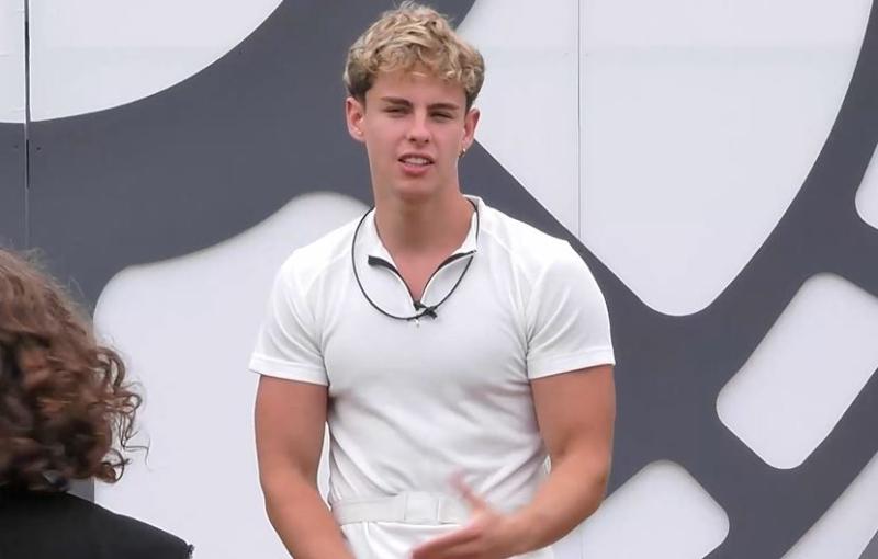 El primer triángulo amoroso en Mundos Opuestos | 13.cl